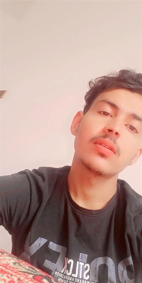 أحبّ كل الكلمات اللطيفة، أنجُو بها وتبقى في قلبّي سنواتٍ وسنوات، لا أنساها ولا أنسى قائِلها Quick