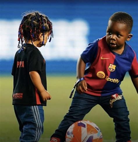 აფხაზეთის ლამინ იამალის პატარა ძმა რაფინიას შვილთან ერთად 😍 Facebook