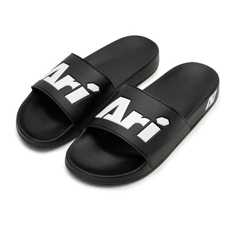 รองเท้าแตะ Ari Slide Sandals สีดำ Black Shopee Thailand
