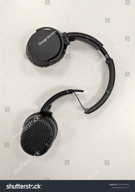 1 038 Broken Headset Royalty Free Images Stock Photos Pictures Shutterstock