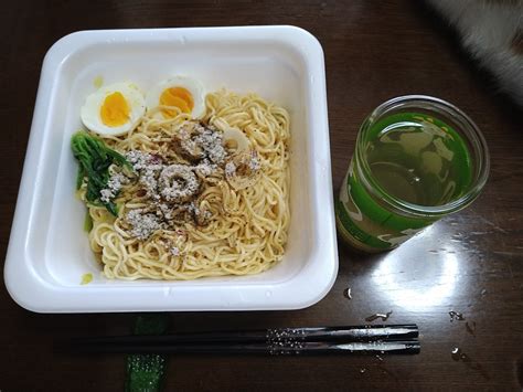 マルちゃんごっつ盛り塩焼きそばを使ってのお昼でウハハハハ´ڡ` 。 東 啓次郎の琴・三味線馬鹿一代