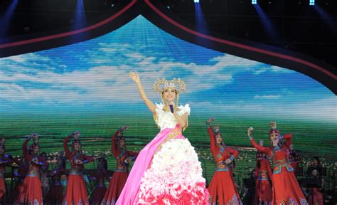 乌兰图雅“花开四季”临夏站倒计时 526听“醉”美演唱会