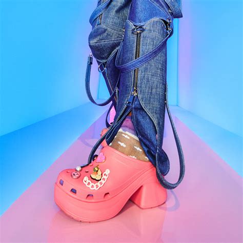 Crocs Siren Clog Hyper Pink Journeys