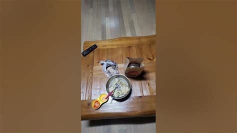 야식 형제오뎅 오뎅과순대 롯데리아햄버거 새벽한시에 시끄러워서 잠이 깨보니 랑님과 딸랑구가 야식을 먹고있네요 ㅋㅋ Youtube