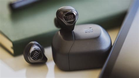 Review Jbl Club Pro Tws Great Sound But Squash The Bugs Please Channelnews