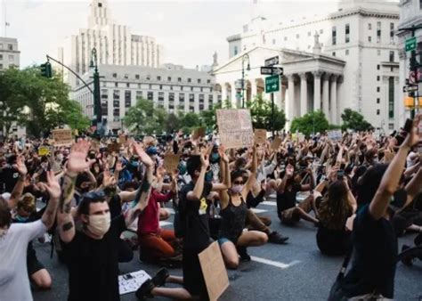 Editorial Science And Diplomacy