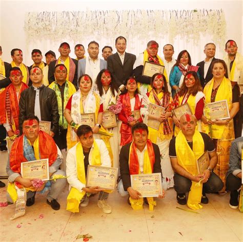 Himalayan Leaders Trailing Off From Nepals Legendary Annapurna