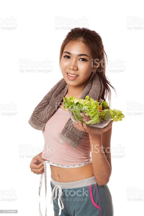 아시아판 건강한 워크아웃용 여자아이 줄자 및 샐러드 가냘픈에 대한 스톡 사진 및 기타 이미지 가냘픈 건강한 생활방식