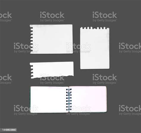 화이트는 참고 검은 배경에 스티커 테이프와 붙어 노트북 종이 찢 어 0명에 대한 스톡 사진 및 기타 이미지 0명 광학 작용 끈적거리는 Istock