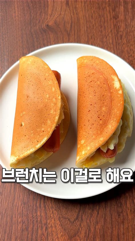 커피 도둑 몰고 가세요~ 위험한 토슷흐니까 아주 가끔씩만 먹기😉 2 인분 ️재료 식빵 4장 버터 50g 설탕 3큰술 시나몬 가루 1작은술 체다치즈 2장 ️만들기