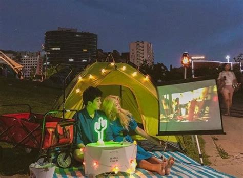 가을바람 살랑대는 요즘 한강가면 볼 수 있는 로맨틱한 ‘텐트 영화관 풍경 인사이트