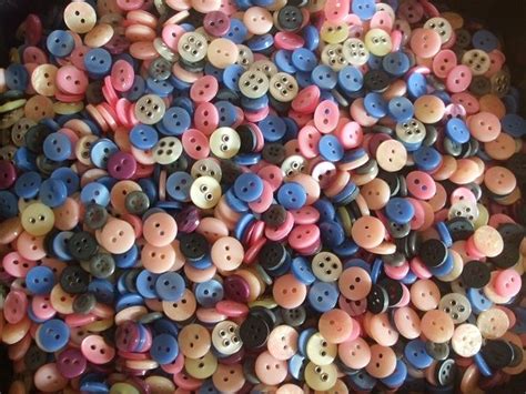 Mixed Buttons Choice Of Colours 50g In Mixed Sizes And Designs Ebay