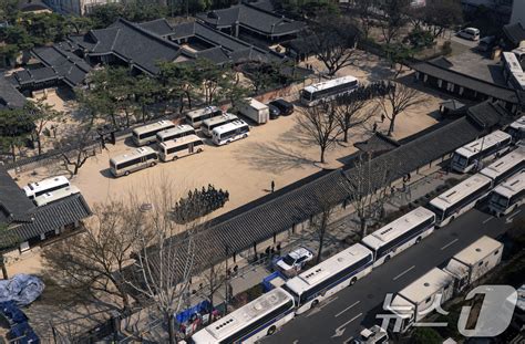 탄핵 선고 앞두고 긴장감 뉴스1