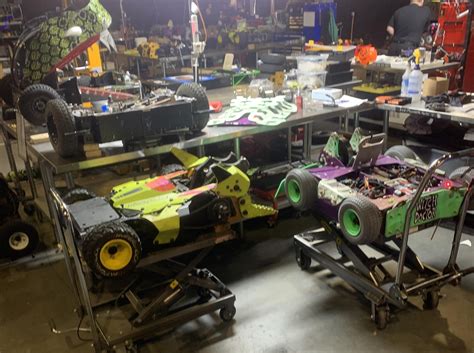 Just Another Day At The Office With 5 Robots To Fix R Battlebots