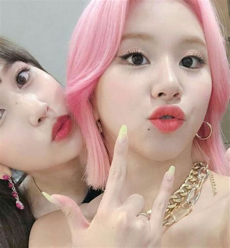 Matching Icon Twice Mina And Chaeyoung En 2023 Fotos Goals De Amigas
