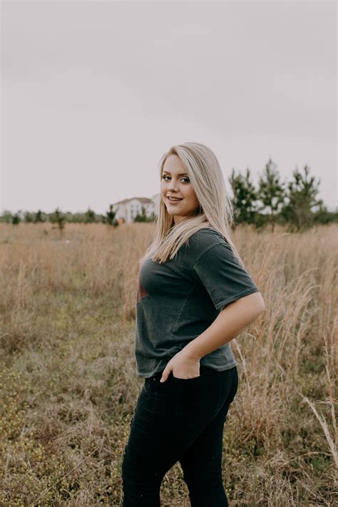 High School Senior Posing And Location Ideas Senior Posing Senior