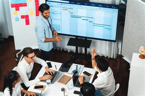 Premium Photo Project Manager Communicate And Collaborate With Team