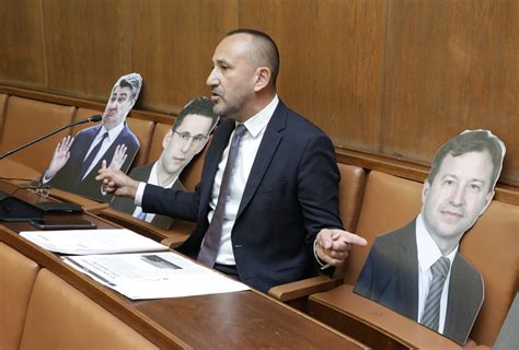 Mostovac U Saboru Dobio Po Nosu Zvone Kralj Lupa Gluposti A Ovo Je Dno Dna Dnevno Hr