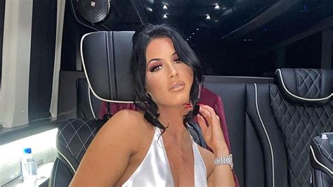 Eagles Star Fletcher Coxs Girlfriend Reacts To Being Named Hottest