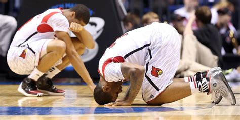Broken Tibia Kevin Ware Cbs Broken Leg Replay Limited To Spare