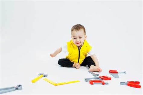 Ребенок 4 месяца развитие мальчик что должен уметь Youhelp