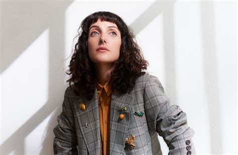 Clarice Falcão Ar Da Sua Graça VÍdeo Música Instantânea