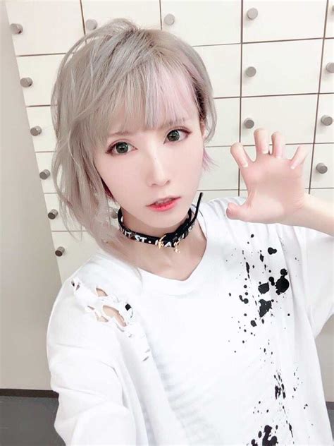 【写真 5 15枚】青木志貴の魔王式随想：「青木志貴」というキャラと「服」 Mantanweb（まんたんウェブ）