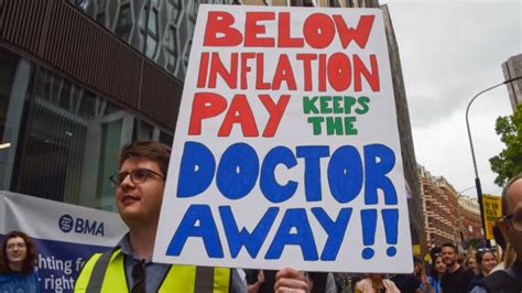 Senior Doctors In England Stage First Major Walkout In Decade Reject