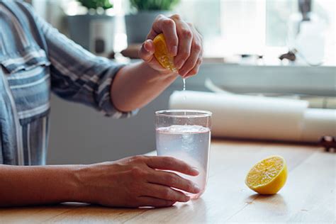 Foto Manfaat Dan Efek Samping Minum Air Lemon Untuk Kesehatan