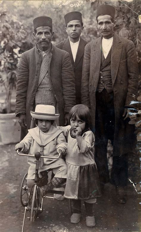 تصویر؛ دختران تهرانی دهه ۸۰؛ لـله‌گان قاجاری و تبلیغ جالب شرکت