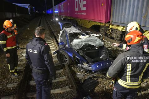 Ernad Behrić Heroj Dana Spasio Djevojku Nekoliko Sekundi Prije Udara