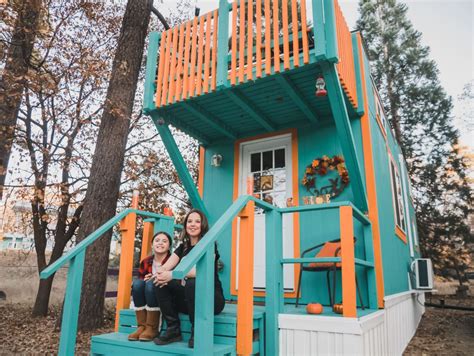 Single Mom Moves Into Tiny House Village W Her Young Daughter