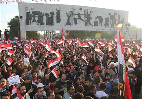 العراق متظاهرون يقتحمون المنطقة الخضراء للاعتصام في مقر الب مصراوى
