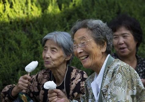 朝鲜国营单位，大妈退休后的休闲时光 知乎