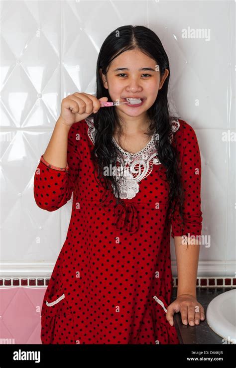 Cute Thai Girl Hi Res Stock Photography And Images Alamy