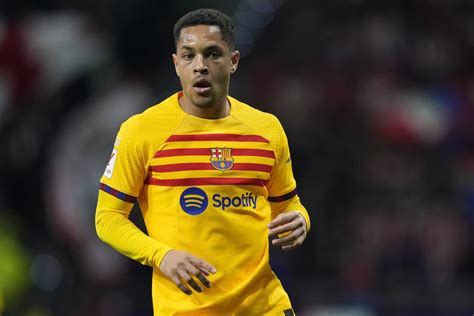 Barça Une Légende Vole Au Secours De Vitor Roque
