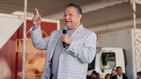 Gobernador Julio Menchaca Sufre Desvanecimiento Durante Evento Se