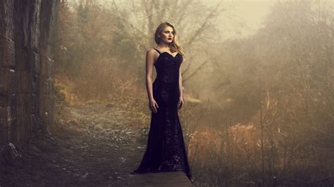 Download Wallpaper Eyes Girl Girl Black Dress Eyes Black Dress