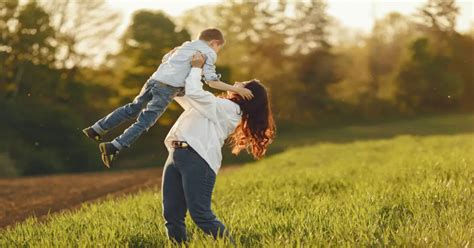 Mãe E Filho A Importância Do Vínculo Emocional Alfabetização Escolar