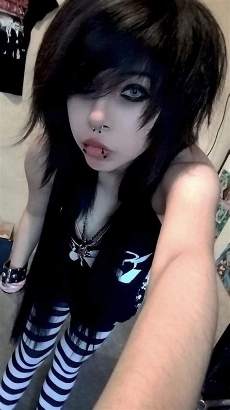 Pin De Nikita Tortorici En May New Moon 23 Peinado Emo Mujer Cortes