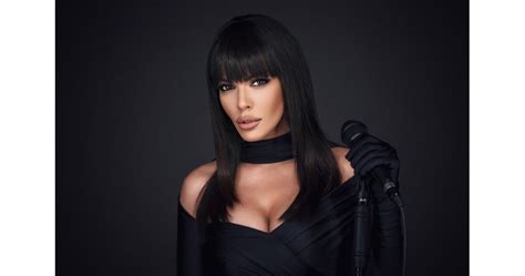 Певицата Галена зарадва Лили Иванова с букет цветя