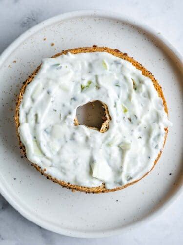 5 Minute Avocado Bagel Sandwich With Cream Cheese The Fruity Jem