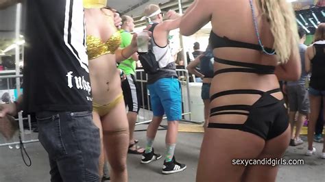 Rave Girl In Thong Showing Off Eporner