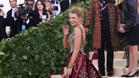 Blake Lively Praised For Celebrating Breast Pumping In Public Indy100