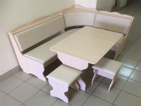 Кухонный уголок в комплекте со столом и стульями - фото