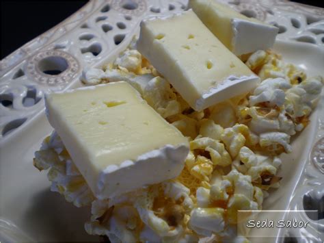 Tosta De Palomitas Con Queso Brie