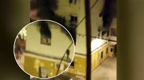 Vídeo Una Mujer Se Tira Desde Un Segundo Piso Para Escapar De Un