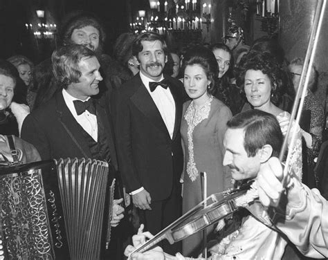 Chaim Topol Israeli Actor Known For Fiddlers Tevye Dies At 87