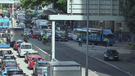 【中西區交通大亂】上環車禍致西隧間歇性封閉 南區封路車龍塞爆薄扶林道 Now 新聞