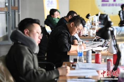 海峡两岸漫画家聚长春以画会友 挑战24小时漫画马拉松新浪图片